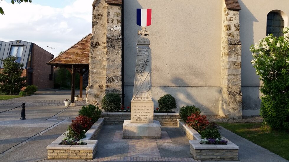 Monument aux Morts - Mairie de Pecqueuse